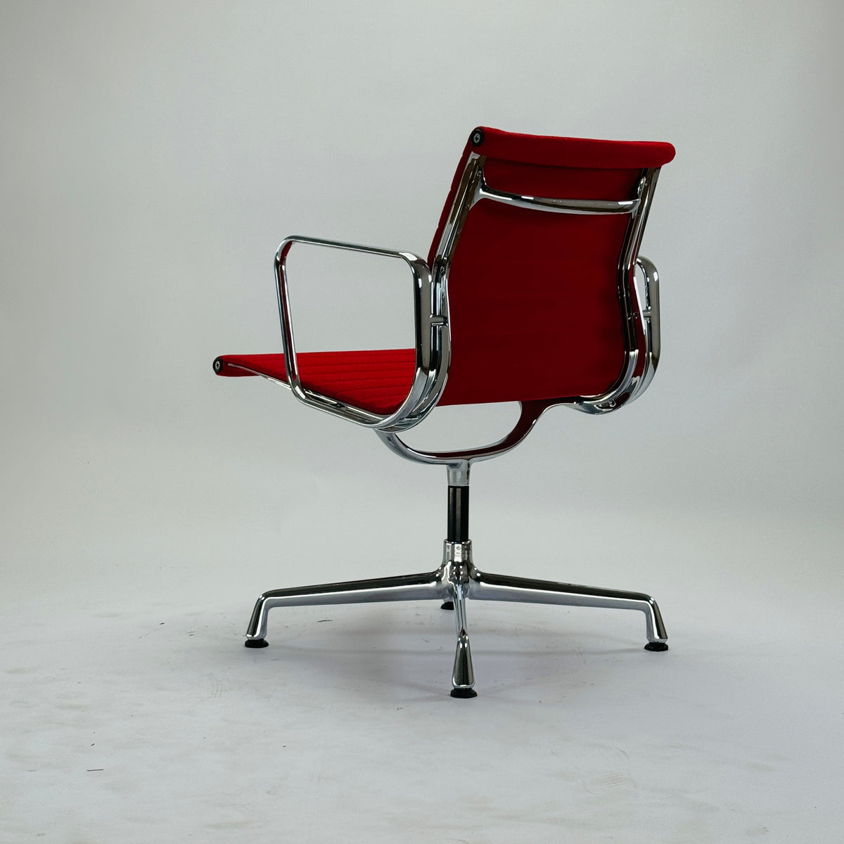 Vitra EA 108 Hopsak Rot Patina Berlin